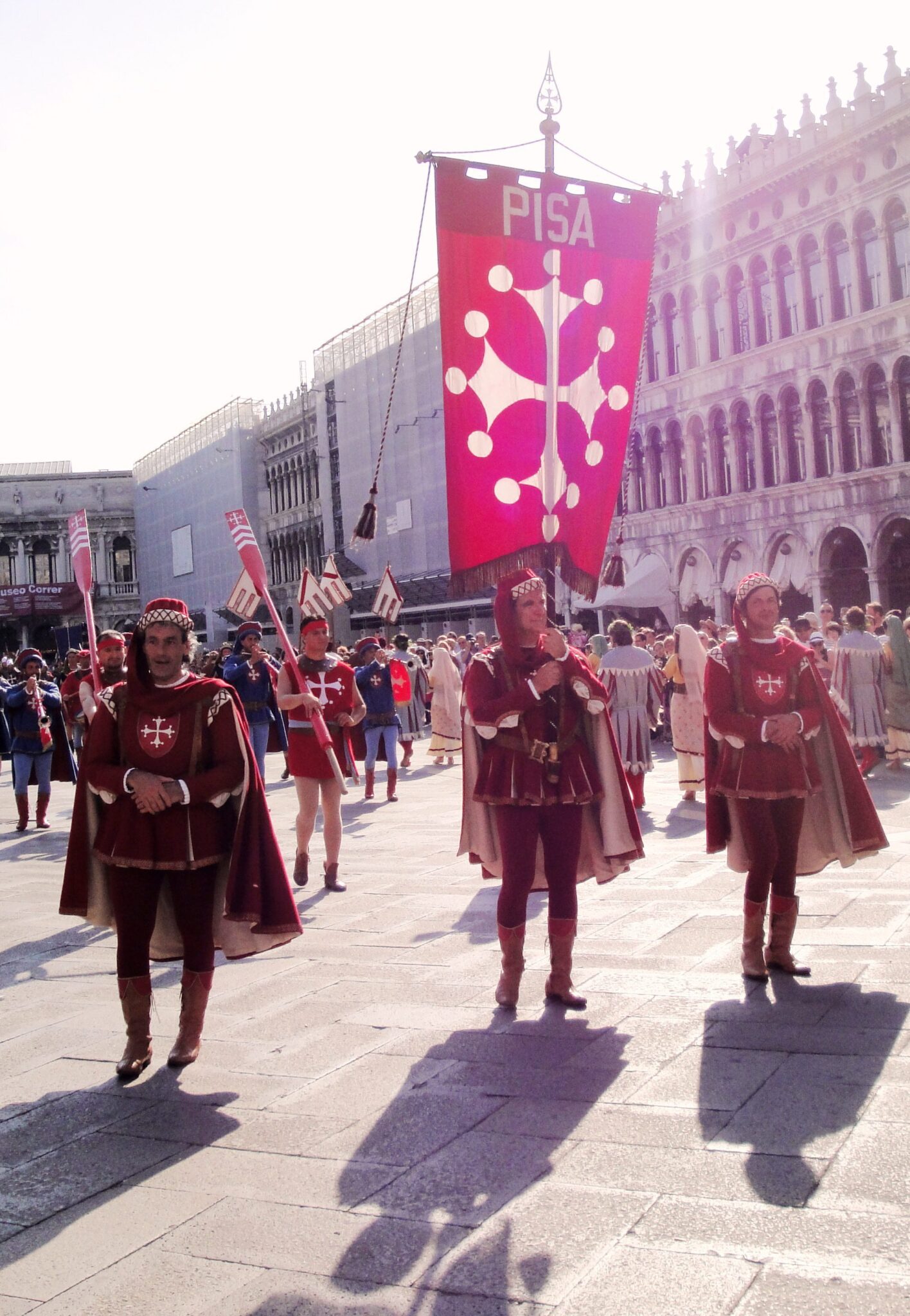 15 gonfalone in piazza San Marco - Palio delle Repubbliche Marinare